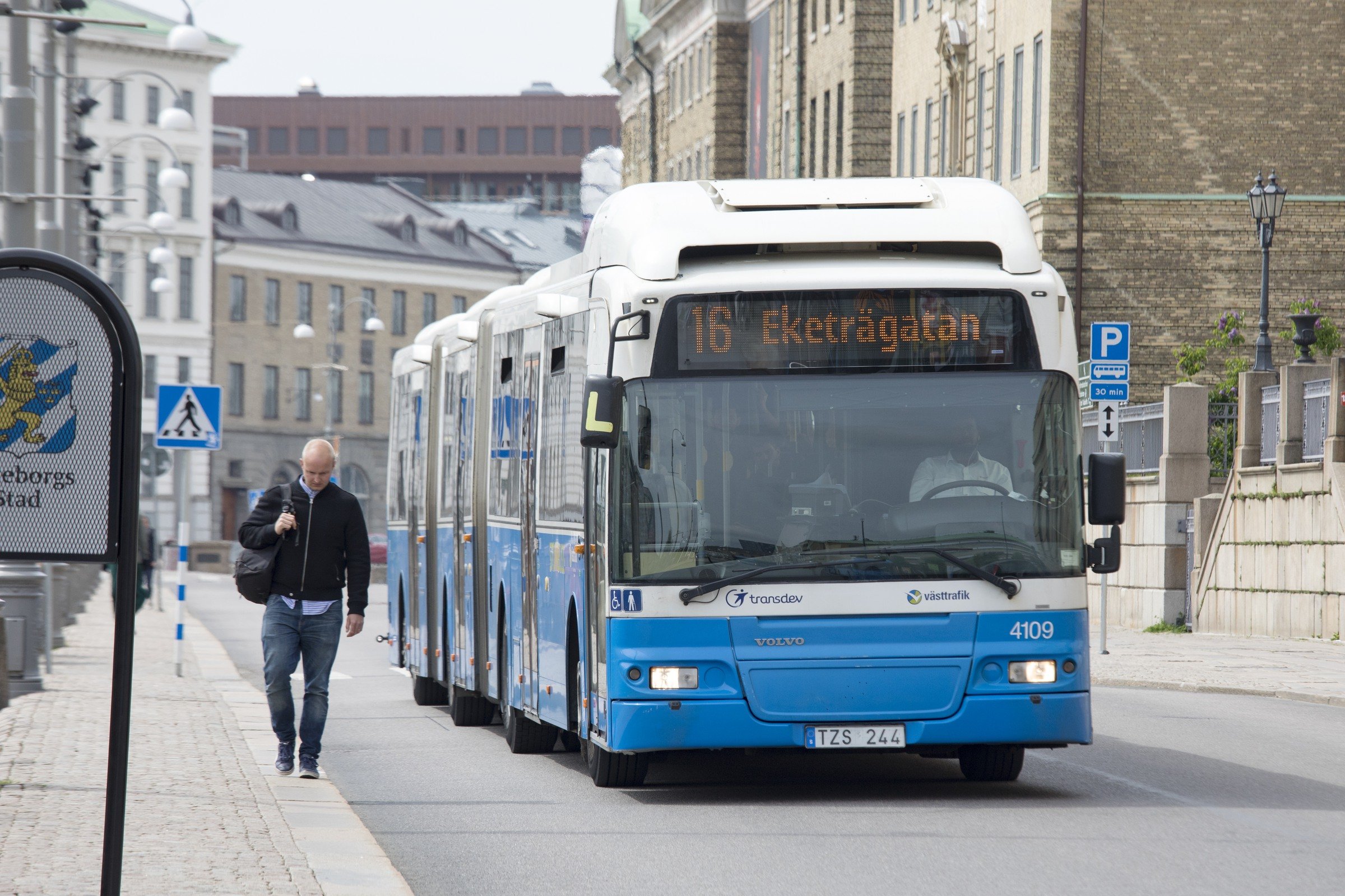 Transdev's 24-meter-long bi-articulated bus enters history in Gothenburg