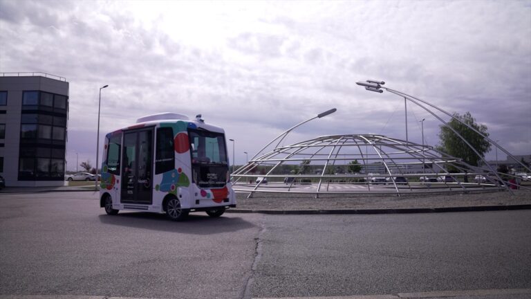 Autonomous electric shuttles running without an operator on board
