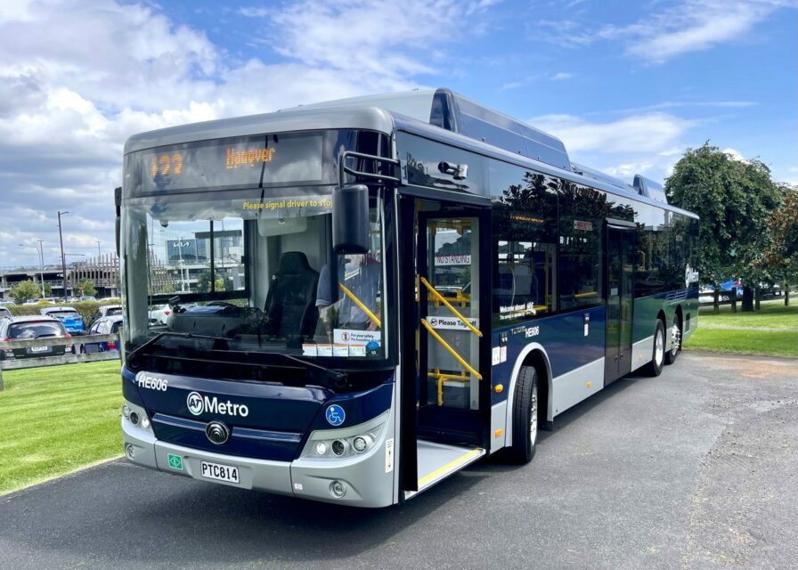 Three new electric buses for Auckland fleet