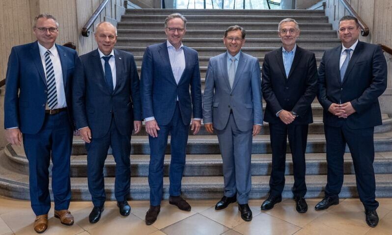 Transdev CEO Thierry Mallet visits the Rheinruhrbahn